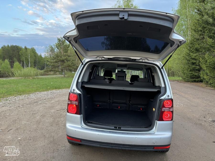 Volkswagen Touran 2008 Visaginas, ar dzinēja tilpumu 1.90 L un nobraukumu 252 tūkst. km par 3000 €, foto 12 vietnē AUTOMOTO.COM.LV