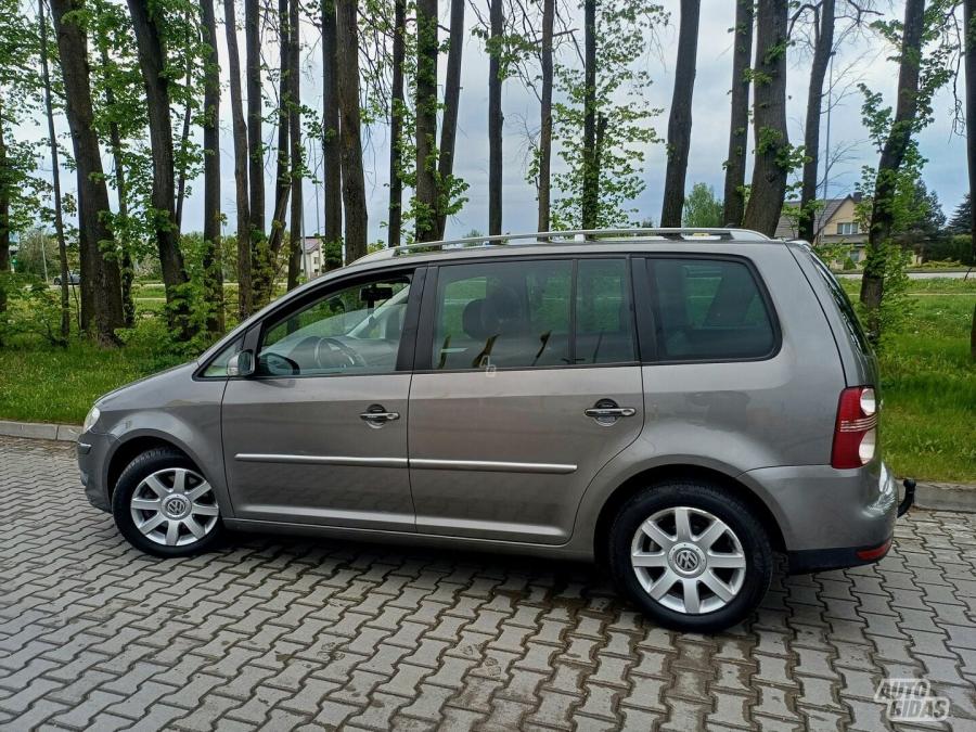 Volkswagen Touran 2008 in Kaunas, with an engine capacity of 2.00 L and mileage of 221 thousand km for 3850 €, photo 5 on AUTOMOTO.COM.LV