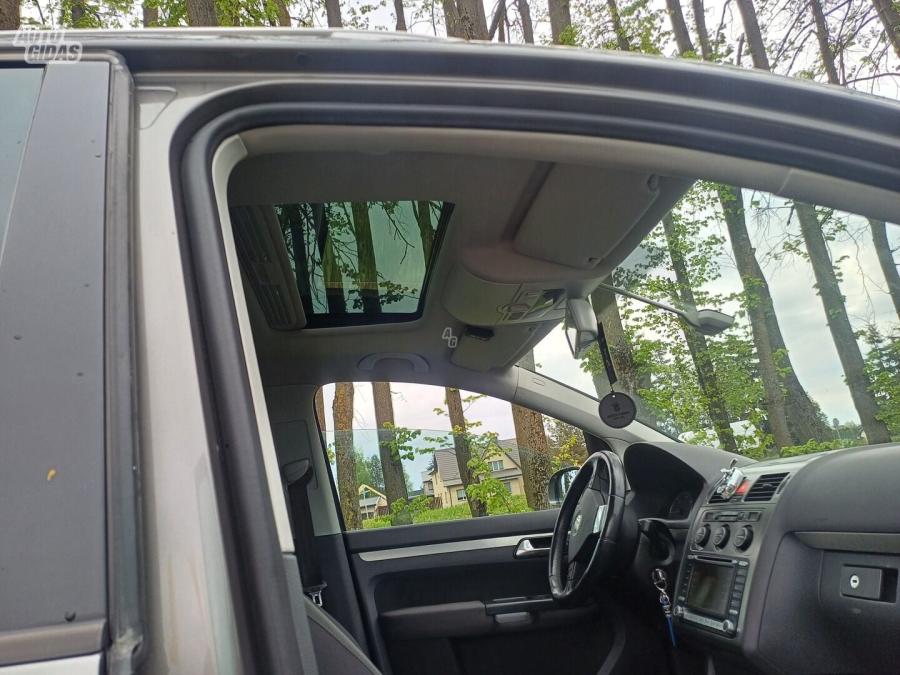 Volkswagen Touran 2008 in Kaunas, with an engine capacity of 2.00 L and mileage of 221 thousand km for 3850 €, photo 8 on AUTOMOTO.COM.LV
