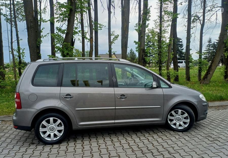 Volkswagen Touran 2008 in Kaunas, with an engine capacity of 2.00 L and mileage of 221 thousand km for 3850 €, photo 11 on AUTOMOTO.COM.LV