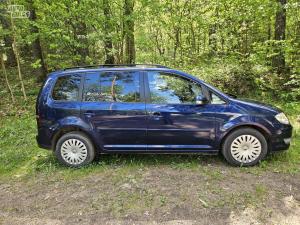 Volkswagen Touran 2008 in Prienai, with an engine capacity of 2.00 L and mileage of 268 thousand km for 1600 €, photo 4 on AUTOMOTO.COM.LV