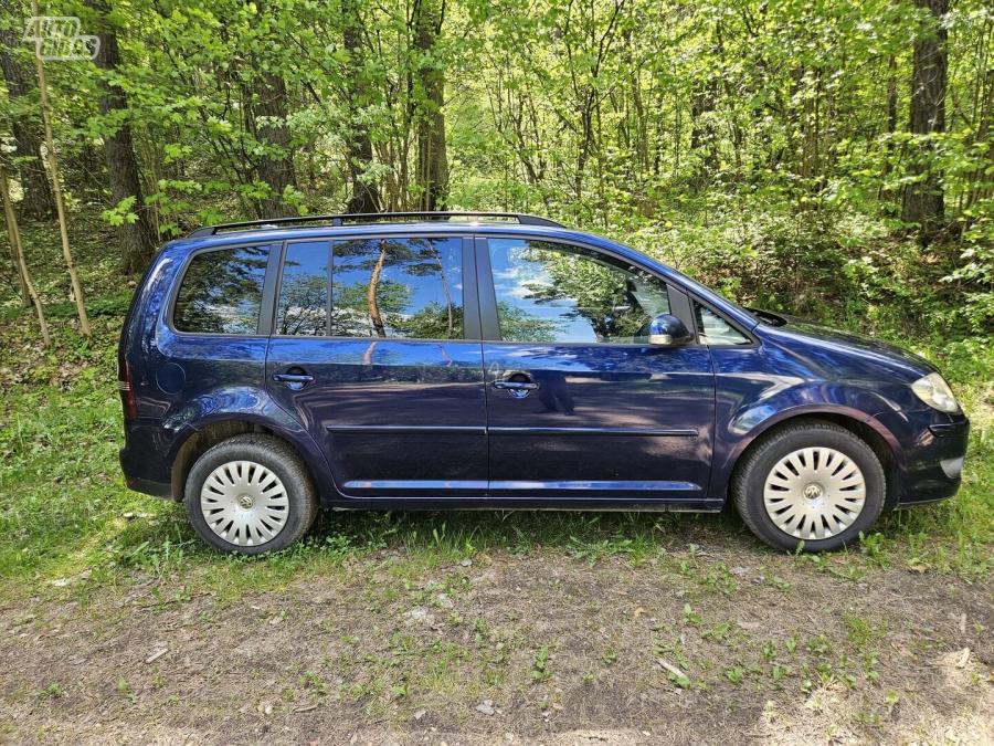 Volkswagen Touran 2008 in Prienai, with an engine capacity of 2.00 L and mileage of 268 thousand km for 1600 €, photo 4 on AUTOMOTO.COM.LV