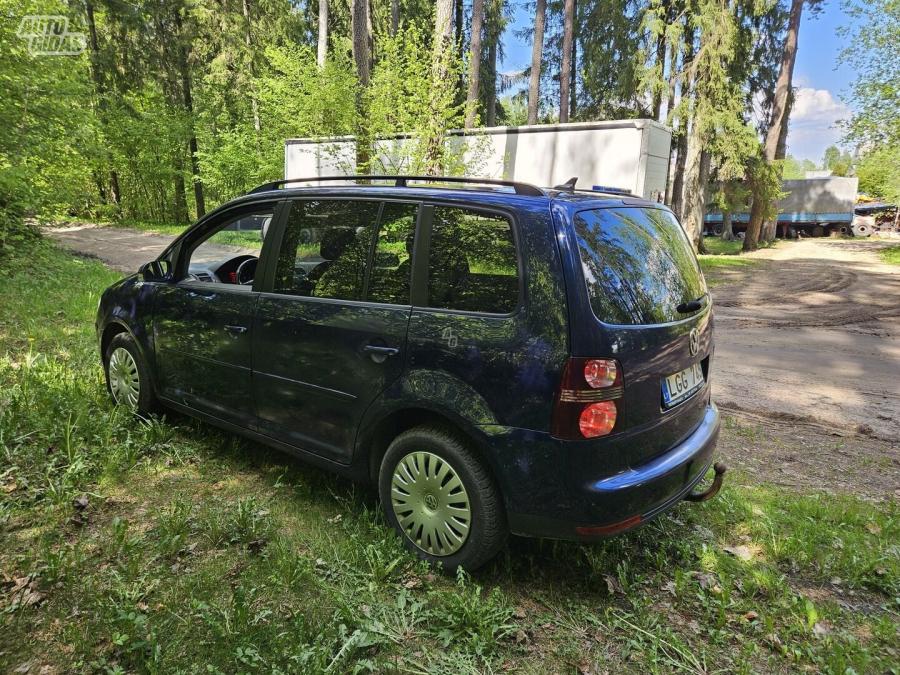 Volkswagen Touran 2008 in Prienai, with an engine capacity of 2.00 L and mileage of 268 thousand km for 1600 €, photo 5 on AUTOMOTO.COM.LV