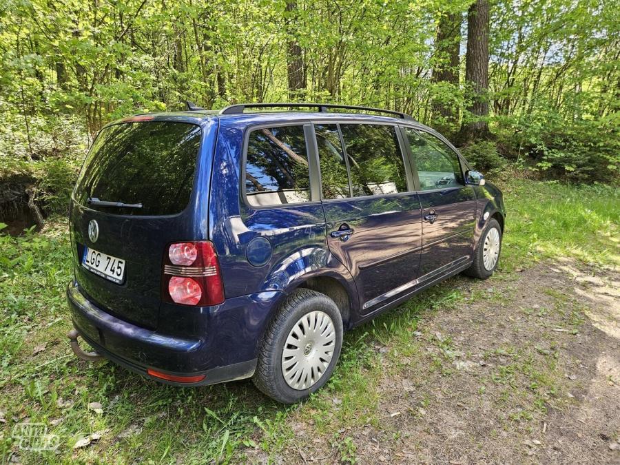 Volkswagen Touran 2008 in Prienai, with an engine capacity of 2.00 L and mileage of 268 thousand km for 1600 €, photo 7 on AUTOMOTO.COM.LV