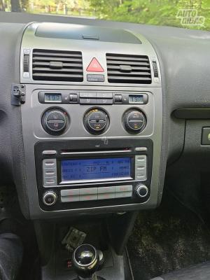 Volkswagen Touran 2008 in Prienai, with an engine capacity of 2.00 L and mileage of 268 thousand km for 1600 €, photo 15 on AUTOMOTO.COM.LV