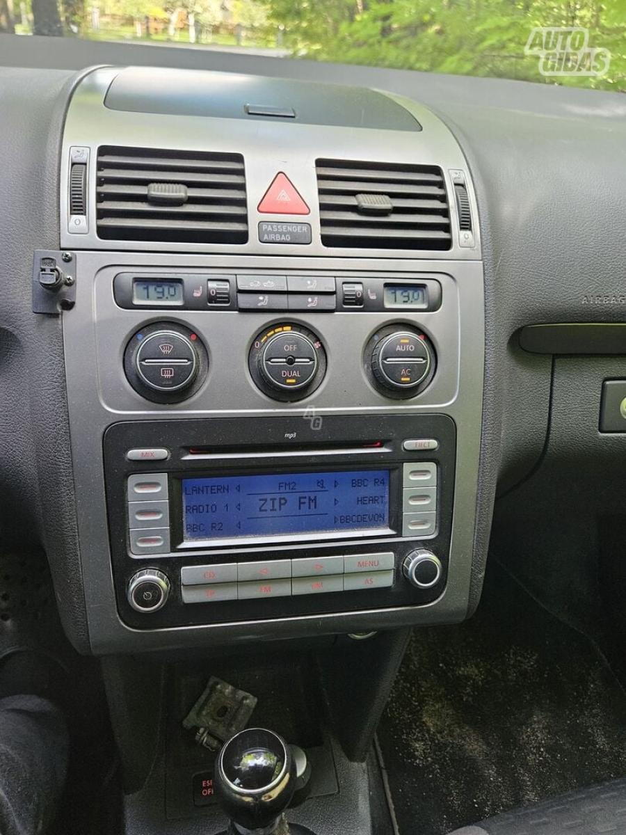 Volkswagen Touran 2008 in Prienai, with an engine capacity of 2.00 L and mileage of 268 thousand km for 1600 €, photo 15 on AUTOMOTO.COM.LV