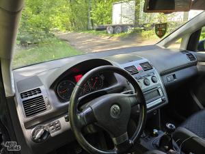Volkswagen Touran 2008 in Prienai, with an engine capacity of 2.00 L and mileage of 268 thousand km for 1600 €, photo 17 on AUTOMOTO.COM.LV