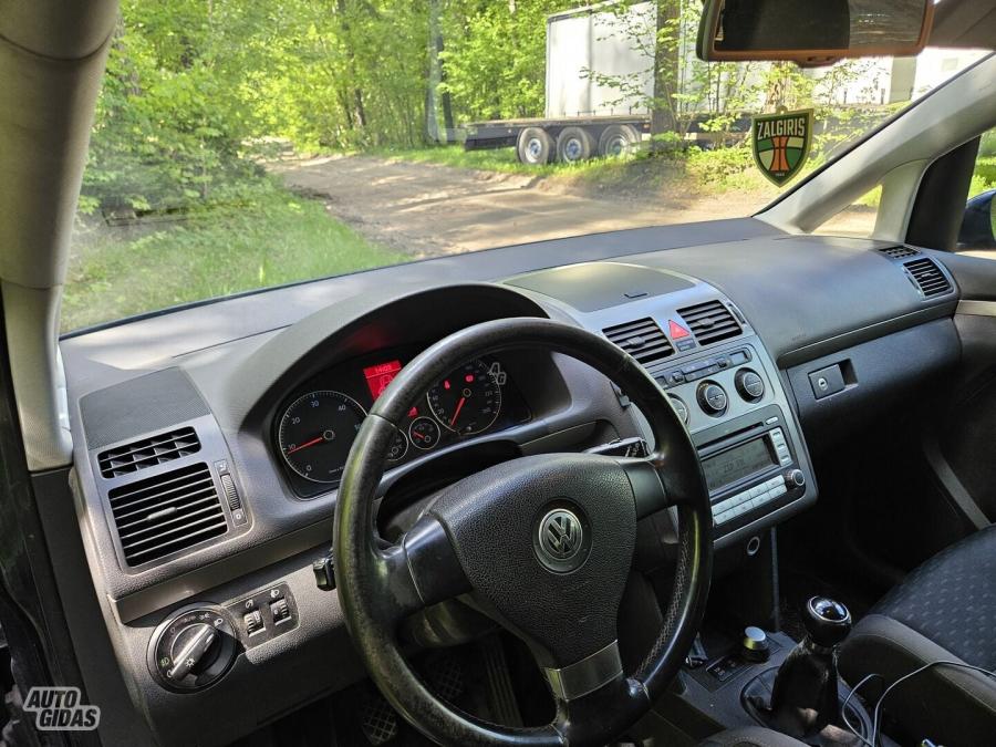 Volkswagen Touran 2008 in Prienai, with an engine capacity of 2.00 L and mileage of 268 thousand km for 1600 €, photo 17 on AUTOMOTO.COM.LV