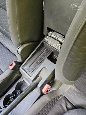 Volkswagen Touran 2008 in Prienai, with an engine capacity of 2.00 L and mileage of 268 thousand km for 1600 €, photo 19 on AUTOMOTO.COM.LV