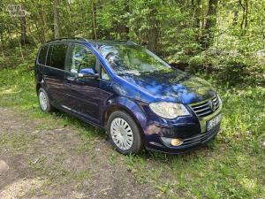 Volkswagen Touran 2008 in Prienai, with an engine capacity of 2.00 L and mileage of 268 thousand km for 1600 €, photo 3 on AUTOMOTO.COM.LV