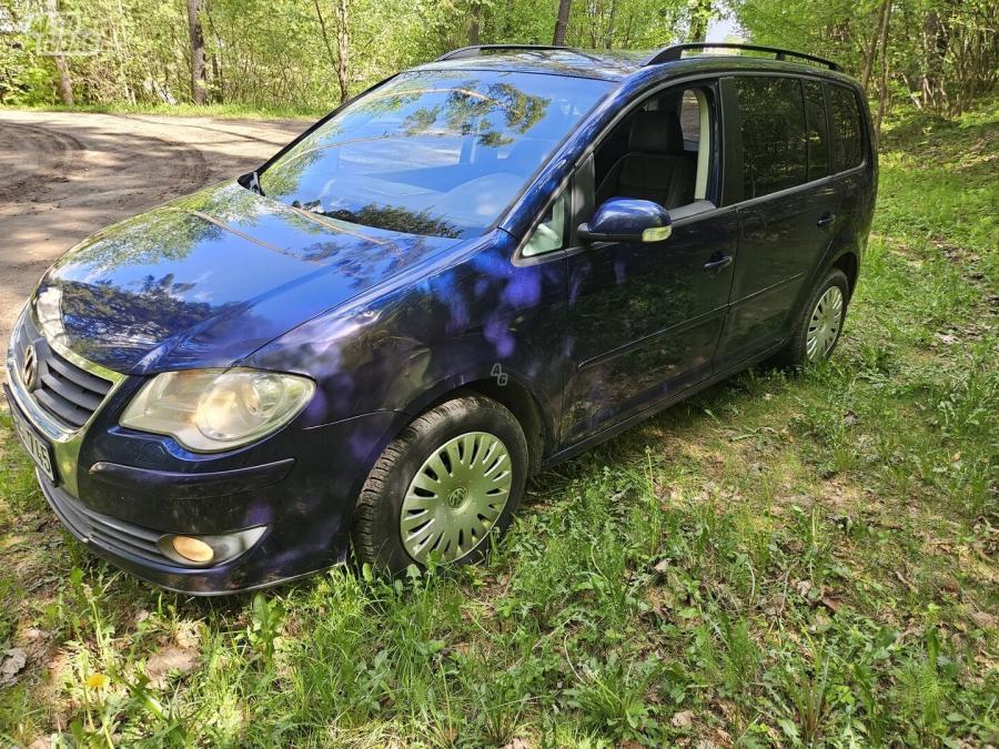 Volkswagen Touran 2008 in Prienai, with an engine capacity of 2.00 L and mileage of 268 thousand km for 1600 €, photo 4 on AUTOMOTO.COM.LV