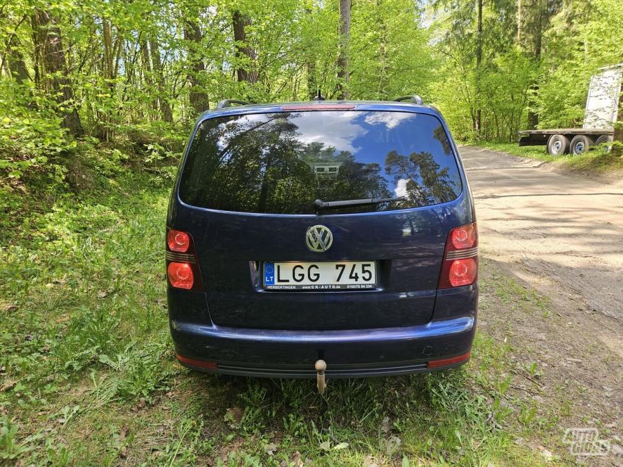 Volkswagen Touran 2008 in Prienai, with an engine capacity of 2.00 L and mileage of 268 thousand km for 1600 €, photo 5 on AUTOMOTO.COM.LV