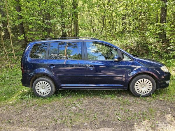 Volkswagen Touran 2008 in Prienai, with an engine capacity of 2.00 L and mileage of 268 thousand km for 1600 €, photo 8 on AUTOMOTO.COM.LV