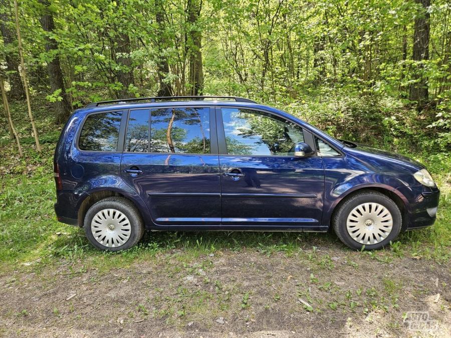 Volkswagen Touran 2008 in Prienai, with an engine capacity of 2.00 L and mileage of 268 thousand km for 1600 €, photo 9 on AUTOMOTO.COM.LV