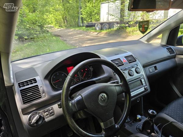 Volkswagen Touran 2008 in Prienai, with an engine capacity of 2.00 L and mileage of 268 thousand km for 1600 €, photo 10 on AUTOMOTO.COM.LV