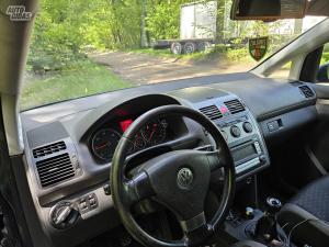 Volkswagen Touran 2008 in Prienai, with an engine capacity of 2.00 L and mileage of 268 thousand km for 1600 €, photo 11 on AUTOMOTO.COM.LV