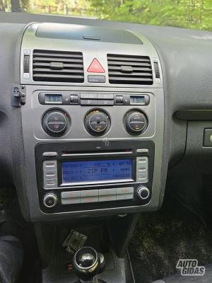 Volkswagen Touran 2008 in Prienai, with an engine capacity of 2.00 L and mileage of 268 thousand km for 1600 €, photo 17 on AUTOMOTO.COM.LV