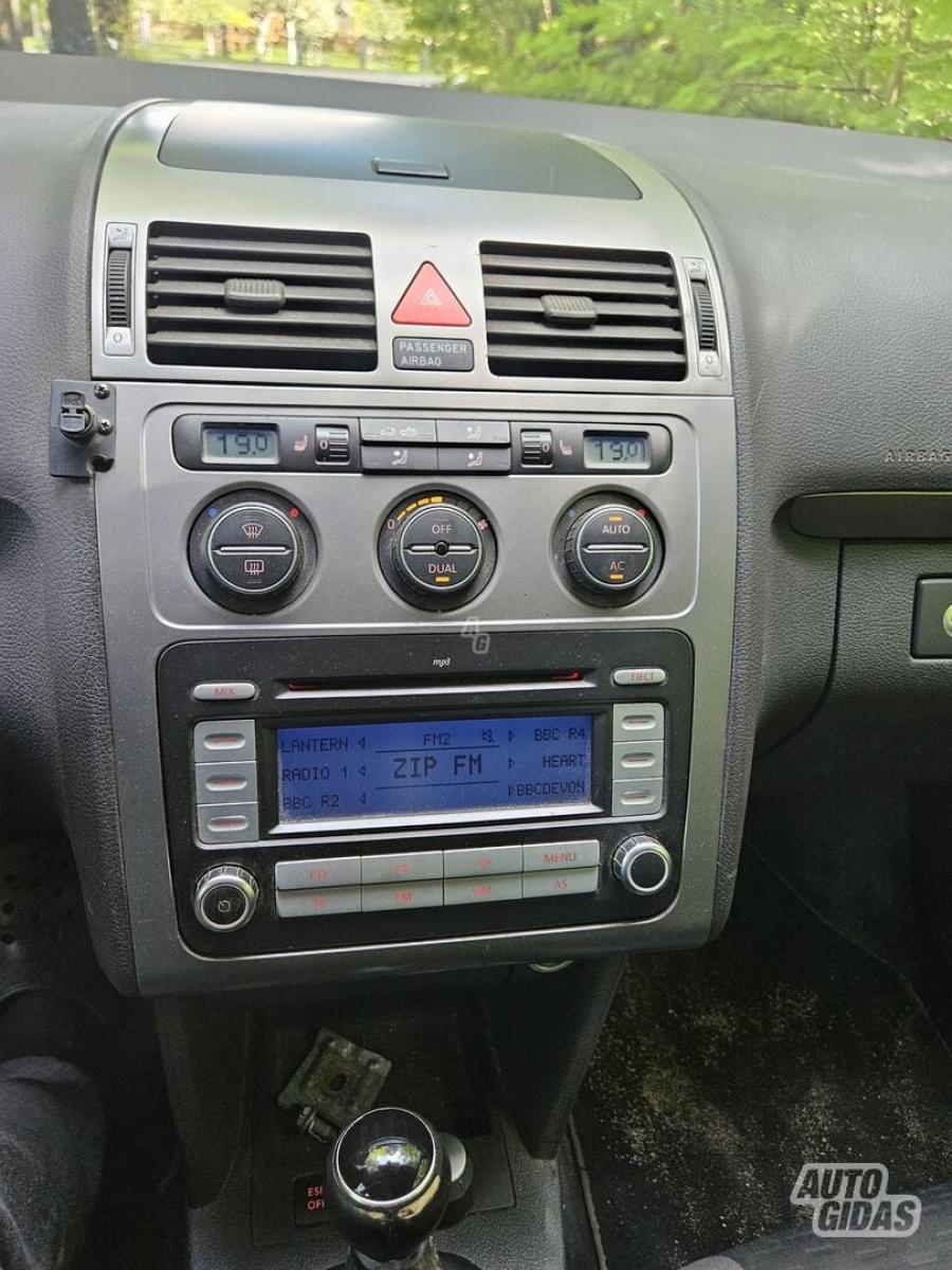 Volkswagen Touran 2008 in Prienai, with an engine capacity of 2.00 L and mileage of 268 thousand km for 1600 €, photo 17 on AUTOMOTO.COM.LV