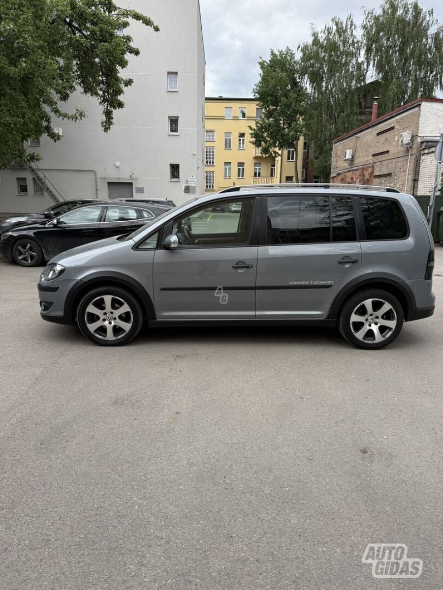 Volkswagen Touran 2008 in Kaunas, with an engine capacity of 2.00 L and mileage of 236 thousand km for 3950 €, photo 3 on AUTOMOTO.COM.LV