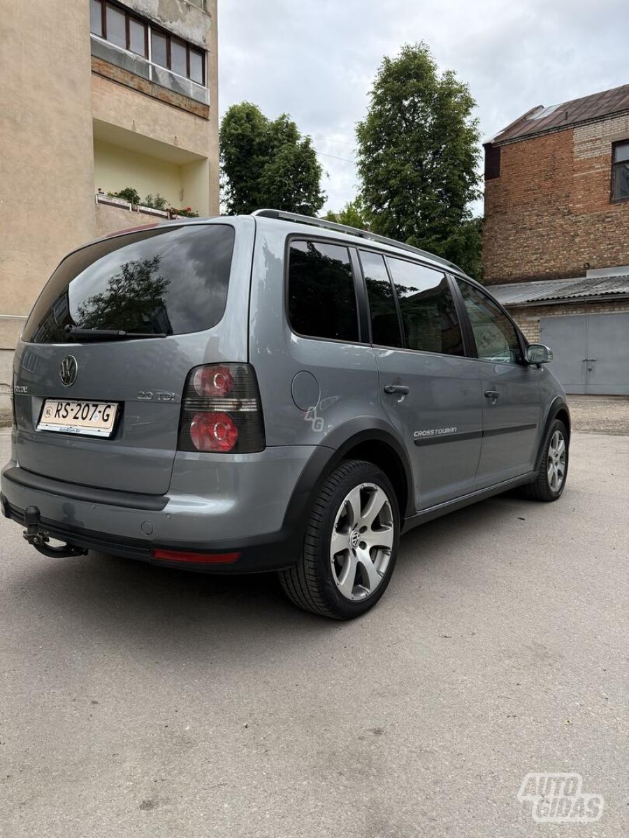 Volkswagen Touran 2008 in Kaunas, with an engine capacity of 2.00 L and mileage of 236 thousand km for 3950 €, photo 4 on AUTOMOTO.COM.LV