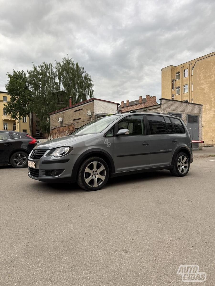 Volkswagen Touran 2008 in Kaunas, with an engine capacity of 2.00 L and mileage of 236 thousand km for 3950 €, photo 5 on AUTOMOTO.COM.LV