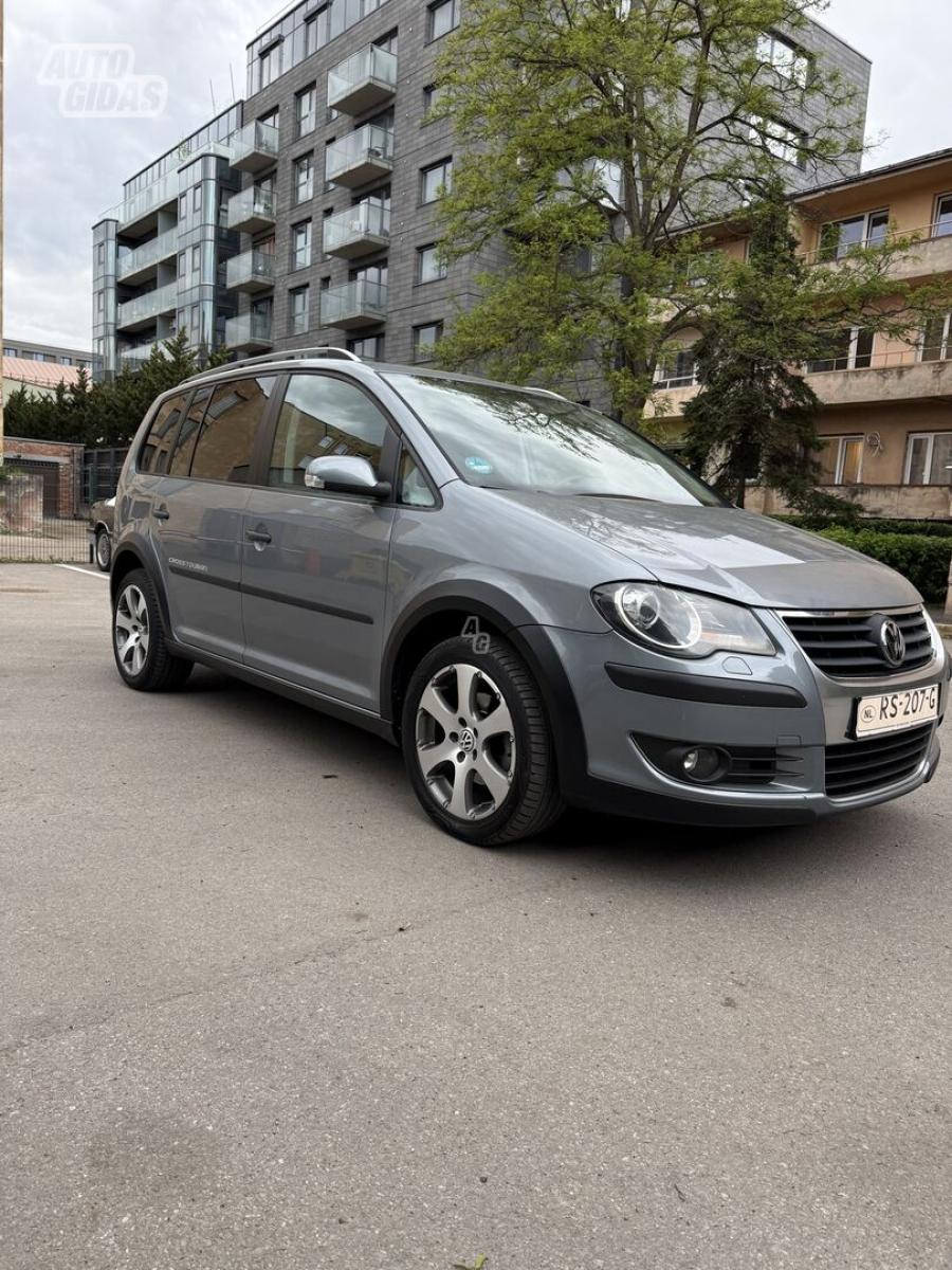 Volkswagen Touran 2008 in Kaunas, with an engine capacity of 2.00 L and mileage of 236 thousand km for 3950 €, photo 6 on AUTOMOTO.COM.LV