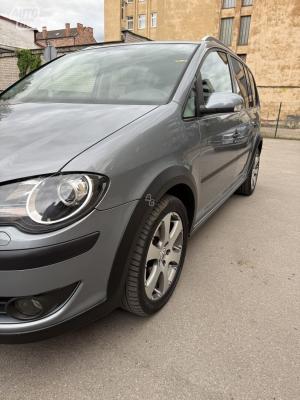 Volkswagen Touran 2008 in Kaunas, with an engine capacity of 2.00 L and mileage of 236 thousand km for 3950 €, photo 8 on AUTOMOTO.COM.LV