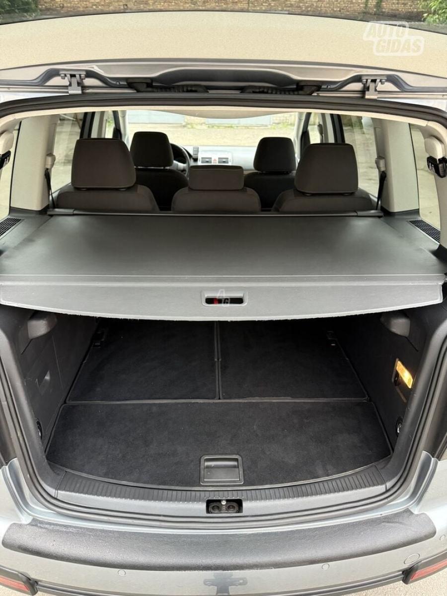 Volkswagen Touran 2008 in Kaunas, with an engine capacity of 2.00 L and mileage of 236 thousand km for 3950 €, photo 16 on AUTOMOTO.COM.LV