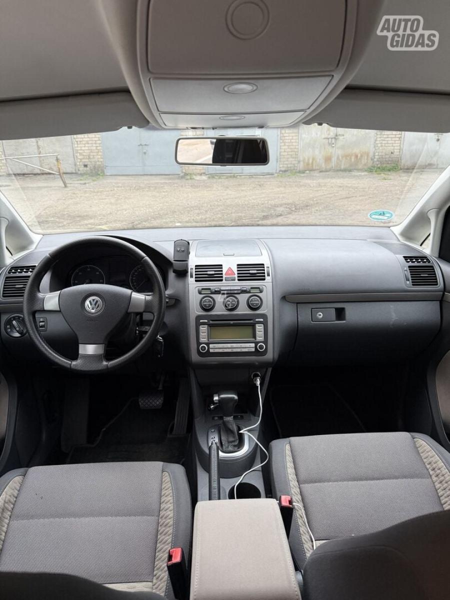 Volkswagen Touran 2008 in Kaunas, with an engine capacity of 2.00 L and mileage of 236 thousand km for 3950 €, photo 21 on AUTOMOTO.COM.LV