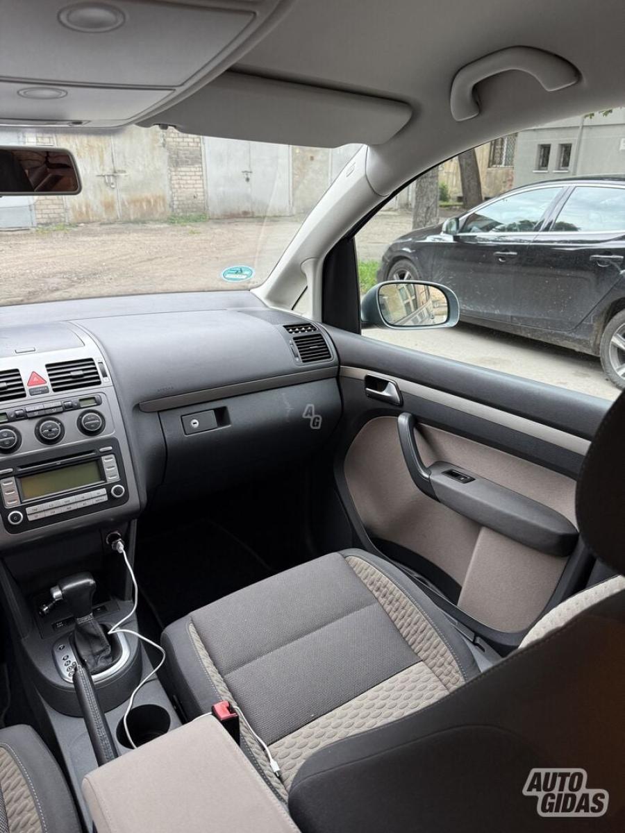 Volkswagen Touran 2008 in Kaunas, with an engine capacity of 2.00 L and mileage of 236 thousand km for 3950 €, photo 22 on AUTOMOTO.COM.LV