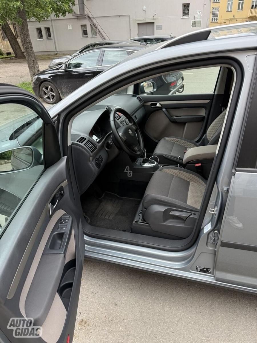 Volkswagen Touran 2008 in Kaunas, with an engine capacity of 2.00 L and mileage of 236 thousand km for 3950 €, photo 23 on AUTOMOTO.COM.LV