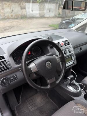 Volkswagen Touran 2008 in Kaunas, with an engine capacity of 2.00 L and mileage of 236 thousand km for 3950 €, photo 24 on AUTOMOTO.COM.LV