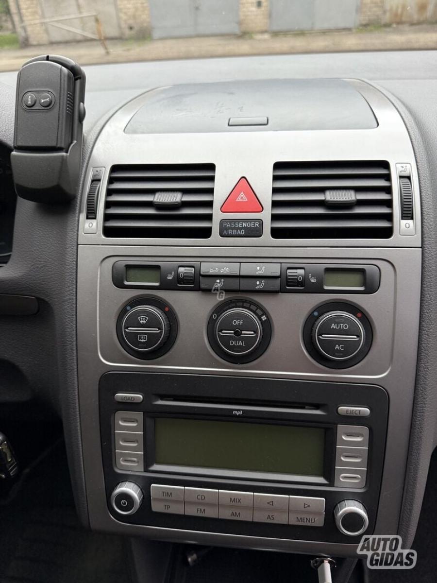 Volkswagen Touran 2008 in Kaunas, with an engine capacity of 2.00 L and mileage of 236 thousand km for 3950 €, photo 26 on AUTOMOTO.COM.LV