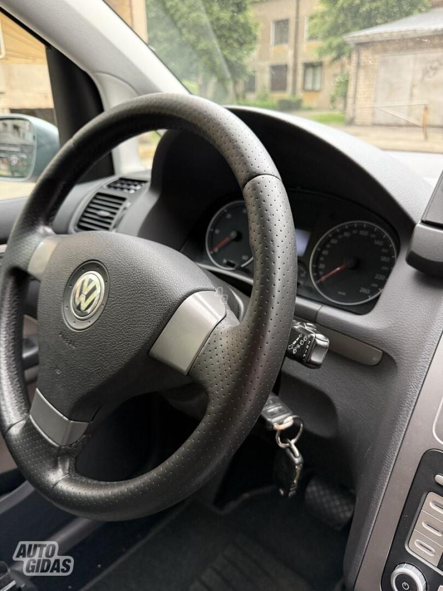 Volkswagen Touran 2008 in Kaunas, with an engine capacity of 2.00 L and mileage of 236 thousand km for 3950 €, photo 27 on AUTOMOTO.COM.LV