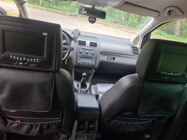 Volkswagen Touran 2008 Telšiai, ar dzinēja tilpumu 2.00 L un nobraukumu 405 tūkst. km par 1400 €, foto 3 vietnē AUTOMOTO.COM.LV