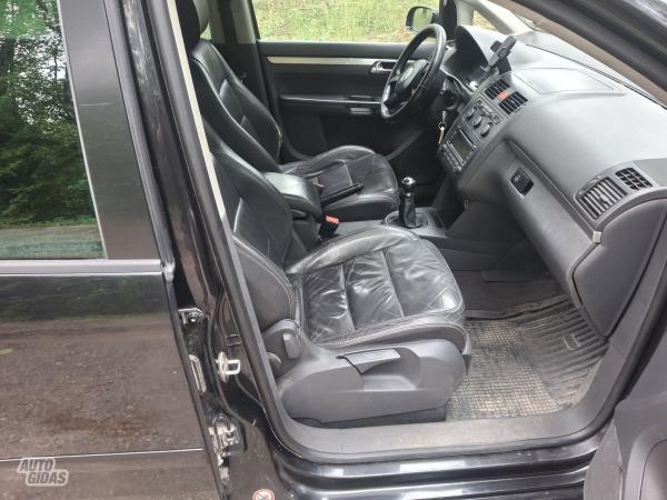 Volkswagen Touran 2008 Telšiai, ar dzinēja tilpumu 2.00 L un nobraukumu 405 tūkst. km par 1400 €, foto 9 vietnē AUTOMOTO.COM.LV