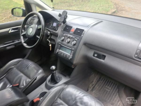 Volkswagen Touran 2008 Telšiai, ar dzinēja tilpumu 2.00 L un nobraukumu 405 tūkst. km par 1400 €, foto 10 vietnē AUTOMOTO.COM.LV