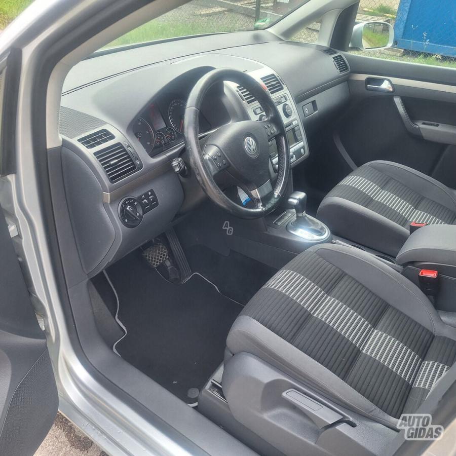 Volkswagen Touran 2008 Marijampole, ar dzinēja tilpumu 2.00 L un nobraukumu 229 tūkst. km par 3800 €, foto 7 vietnē AUTOMOTO.COM.LV