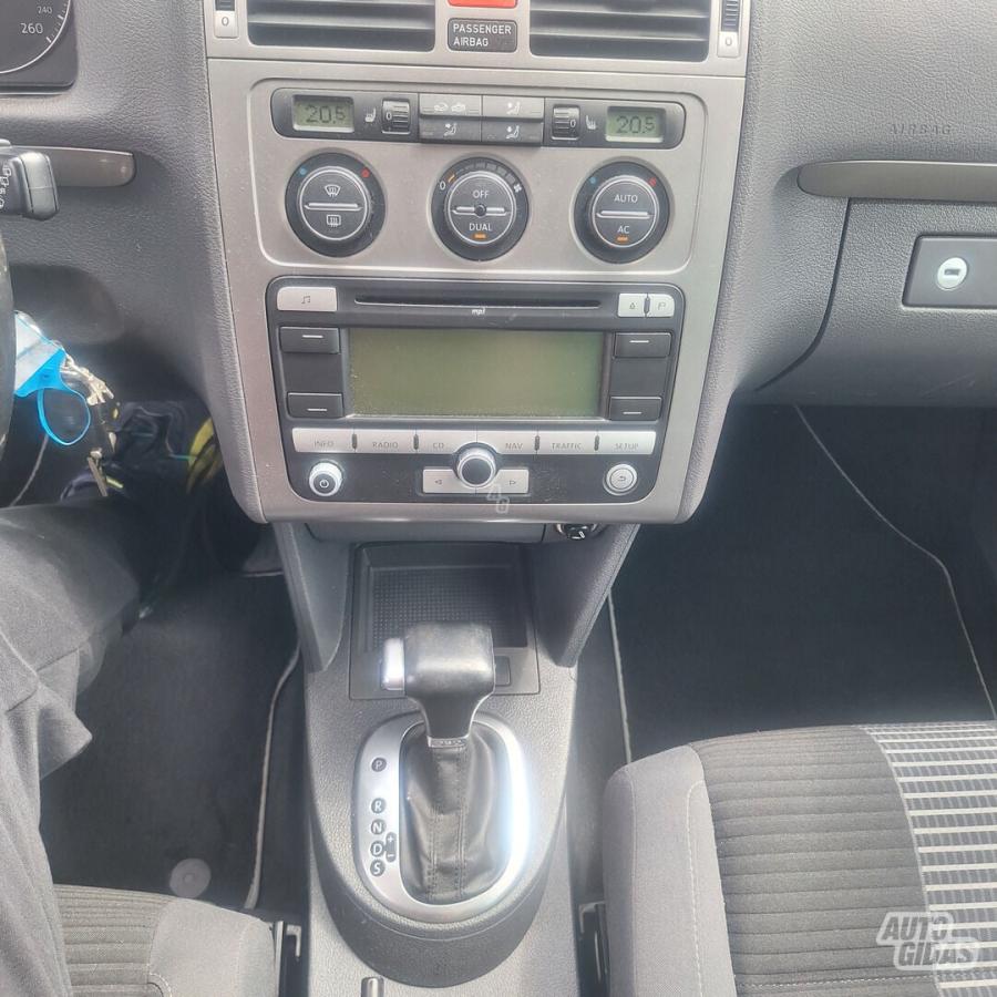 Volkswagen Touran 2008 Marijampole, ar dzinēja tilpumu 2.00 L un nobraukumu 229 tūkst. km par 3800 €, foto 10 vietnē AUTOMOTO.COM.LV