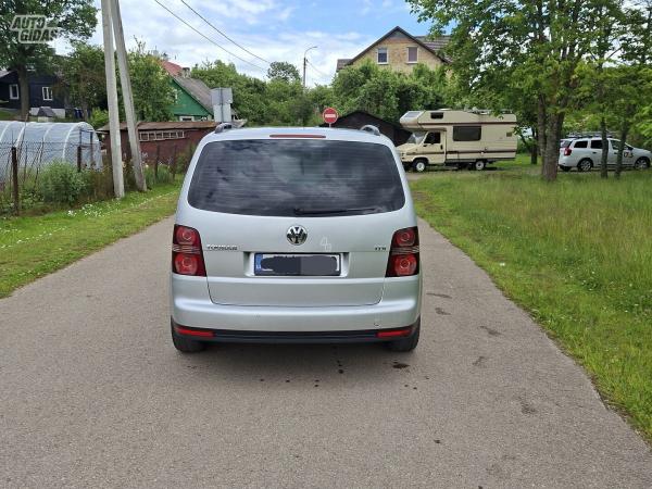Volkswagen Touran 2008 in Siauliai, with an engine capacity of 1.90 L and mileage of 290 thousand km for 2000 €, photo 4 on AUTOMOTO.COM.LV