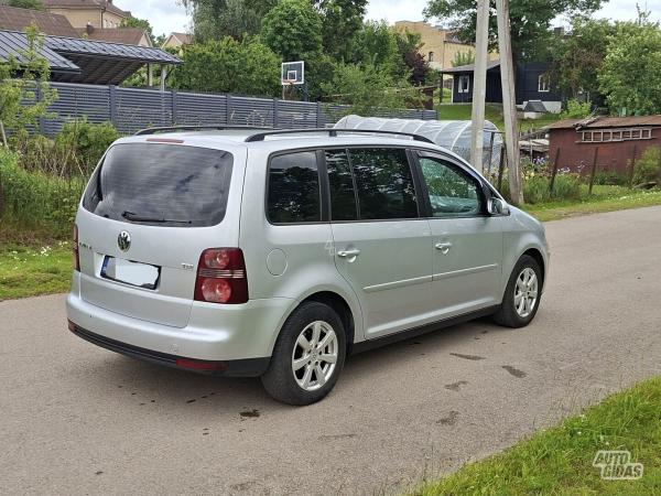 Volkswagen Touran 2008 in Siauliai, with an engine capacity of 1.90 L and mileage of 290 thousand km for 2000 €, photo 5 on AUTOMOTO.COM.LV