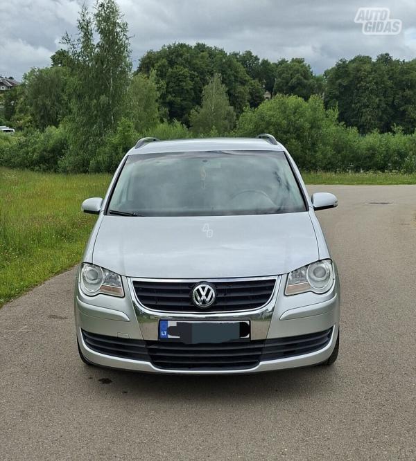 Volkswagen Touran 2008 in Siauliai, with an engine capacity of 1.90 L and mileage of 290 thousand km for 2000 €, photo 8 on AUTOMOTO.COM.LV