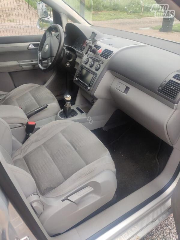 Volkswagen Touran 2008 Jonava, ar dzinēja tilpumu 2.00 L un nobraukumu 386 tūkst. km par 1550 €, foto 4 vietnē AUTOMOTO.COM.LV