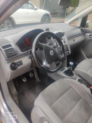 Volkswagen Touran 2008 Jonava, ar dzinēja tilpumu 2.00 L un nobraukumu 386 tūkst. km par 1550 €, foto 7 vietnē AUTOMOTO.COM.LV