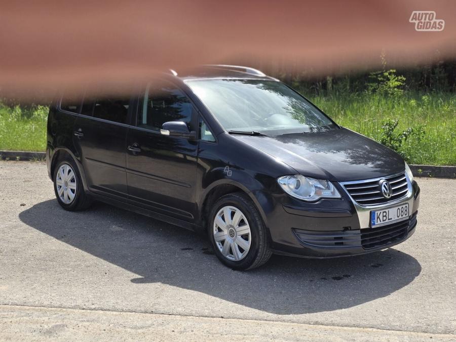Volkswagen Touran 2008 Šauļi, ar dzinēja tilpumu 2.00 L un nobraukumu 260 tūkst. km par 1250 €, foto 3 vietnē AUTOMOTO.COM.LV