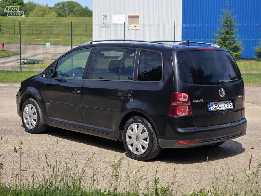 Volkswagen Touran 2008 Šauļi, ar dzinēja tilpumu 2.00 L un nobraukumu 260 tūkst. km par 1250 €, foto 5 vietnē AUTOMOTO.COM.LV