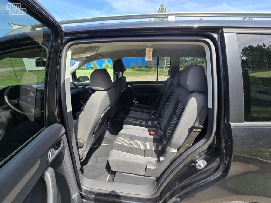 Volkswagen Touran 2008 Šauļi, ar dzinēja tilpumu 2.00 L un nobraukumu 260 tūkst. km par 1250 €, foto 8 vietnē AUTOMOTO.COM.LV