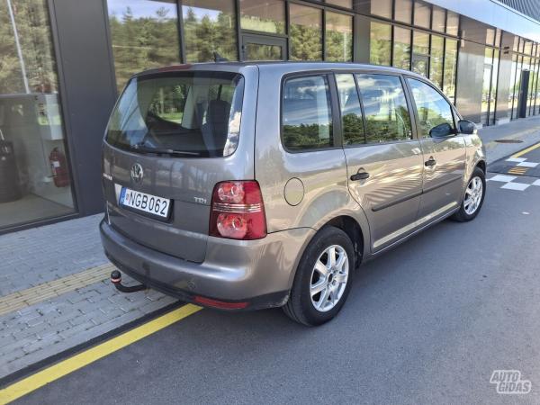 Volkswagen Touran 2008 in Utena, with an engine capacity of 1.90 L and mileage of 256 thousand km for 2850 €, photo 3 on AUTOMOTO.COM.LV