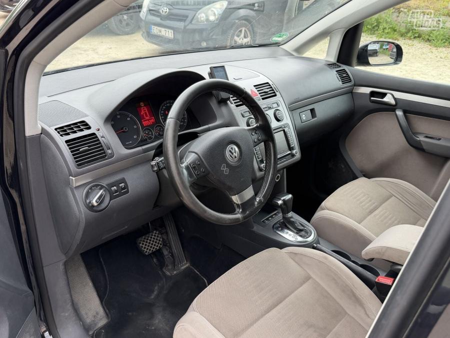 Volkswagen Touran 2008 Telšiai, ar dzinēja tilpumu 2.00 L un nobraukumu 346 tūkst. km par 1150 €, foto 10 vietnē AUTOMOTO.COM.LV
