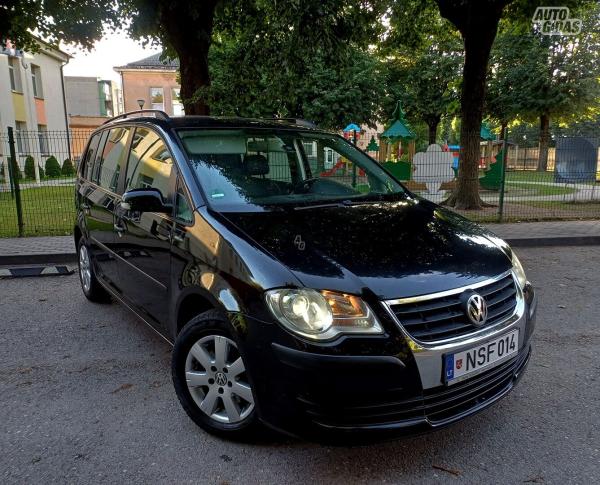 Volkswagen Touran 2008 in Kaunas, with an engine capacity of 1.90 L and mileage of 291 thousand km for 3100 €, photo 1 on AUTOMOTO.COM.LV